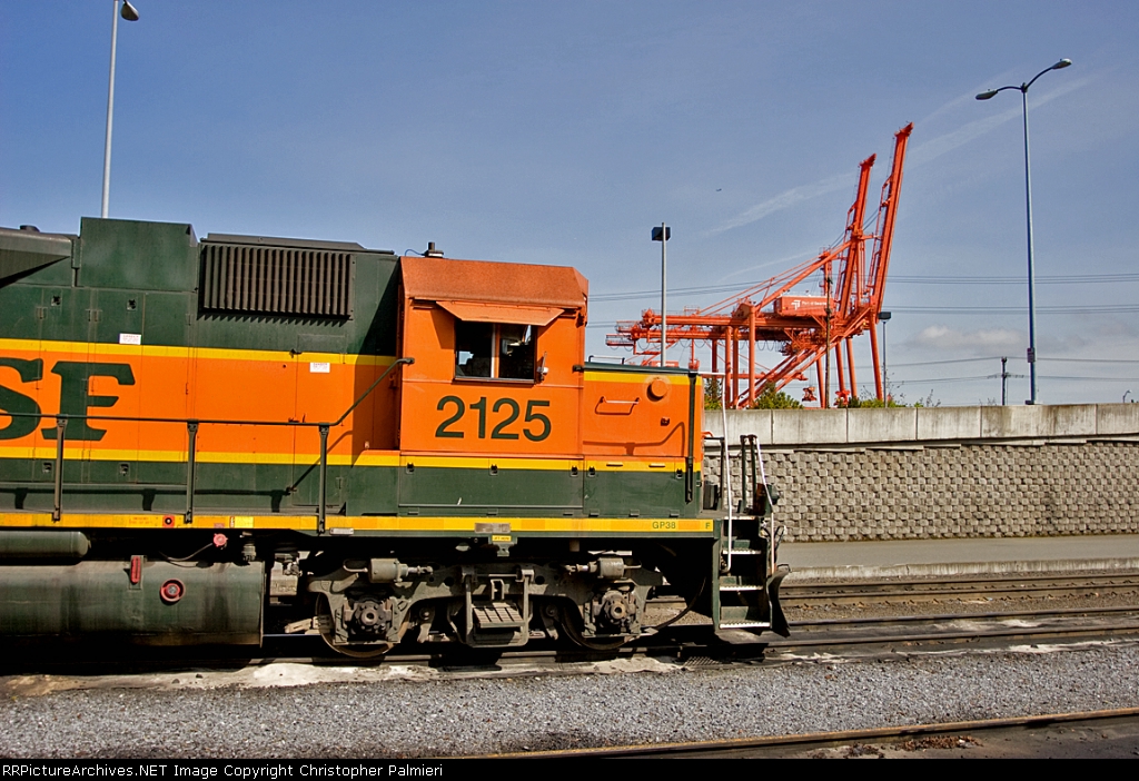 BNSF 2125